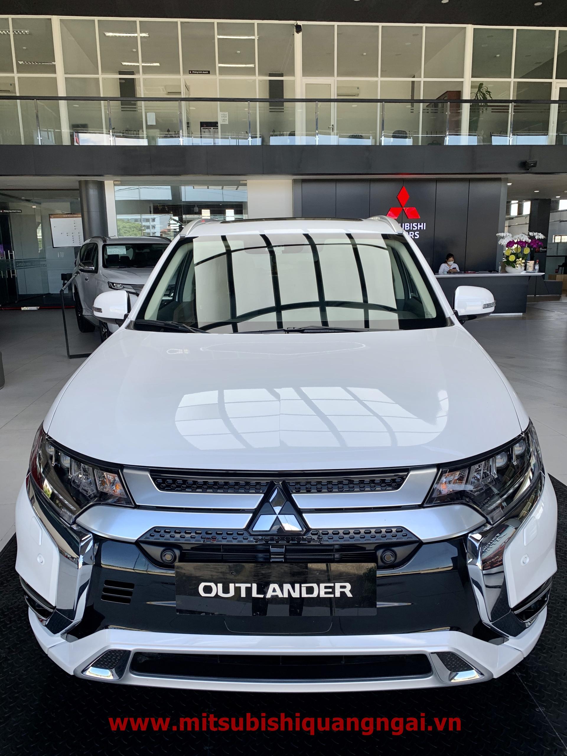 Outlander lăn bánh tốt nhất, Outlander 2.0 CVT Premium